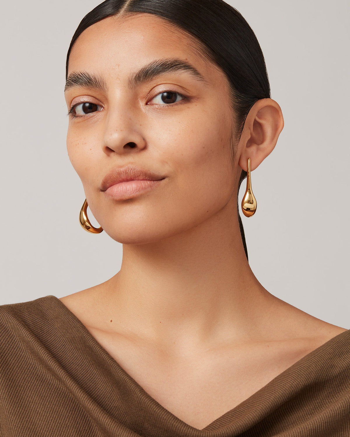 Colette Hoop Earrings - Medium - Gold | JENNY BIRD