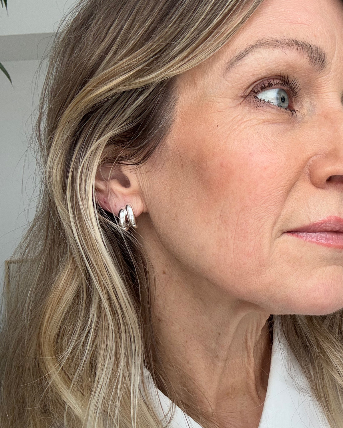 Mini Florence Gold Double Huggie Hoops | JENNY BIRD